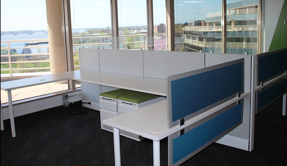 Benching-Style Workstations Allow Great Views of Potomac | Ethosource